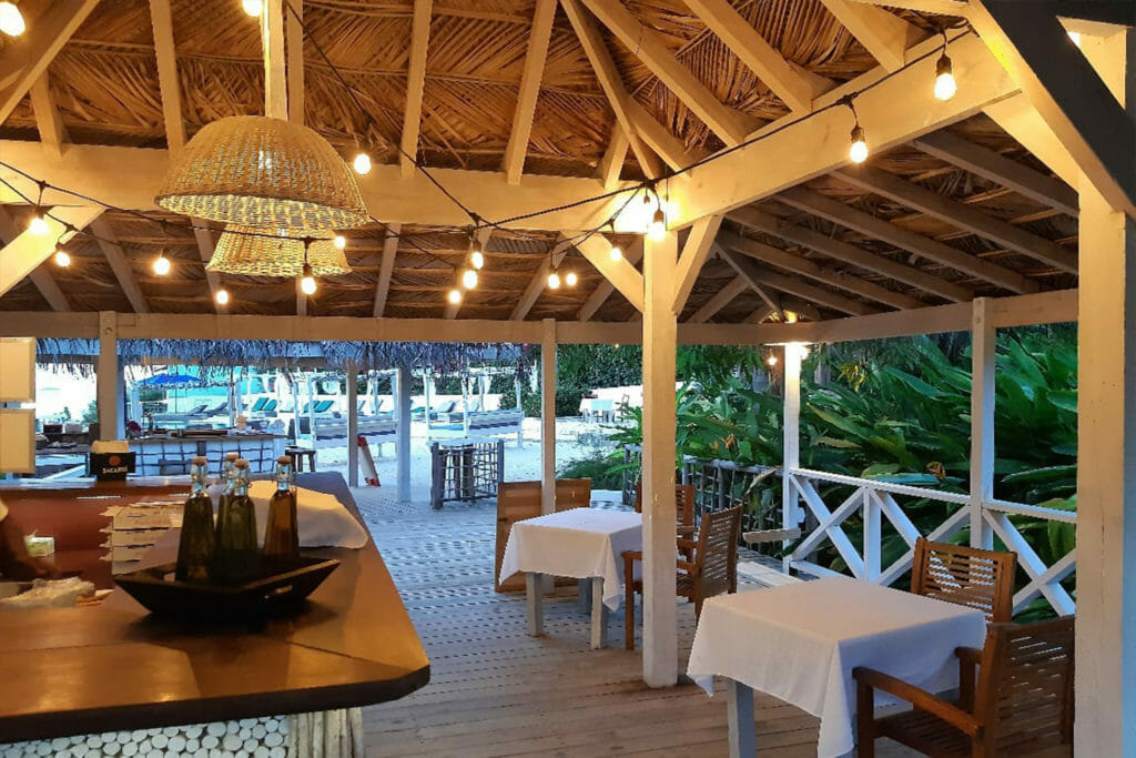 Restaurants & Bars – Cocobay Resort